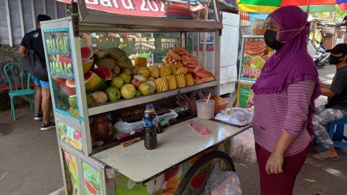 Jualan Rujak Le Pagi Tetap Laku Keras Meski di Masa Pandemi Covid-19 ...