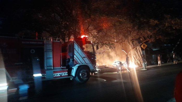 Dua Tempat Usaha di Pasar Girian Bitung Sulawesi Utara Terbakar ...