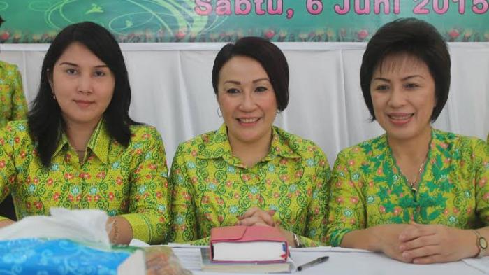 Ini Dia Kue Raksasa di Hari Ulang Tahun W/KI GMIM - Tribunmanado.co.id