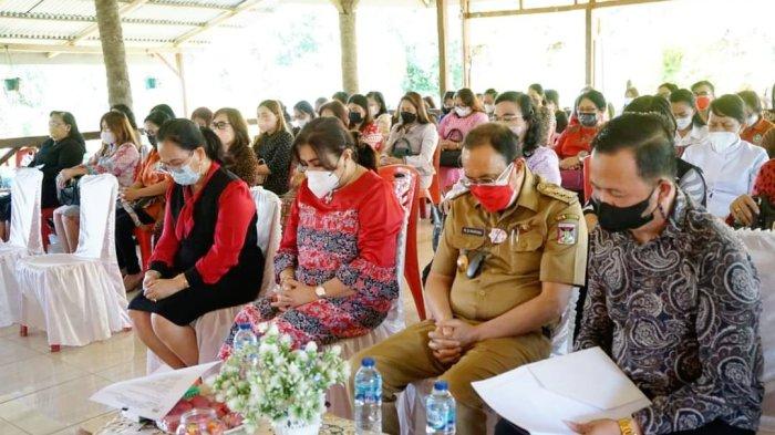 Bupati Royke Roring dan Ketua TP PKK Minahasa Hadiri Ibadah Syukur ...