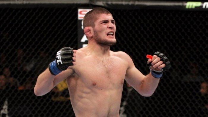 Lantaran Orang Ini, Khabib Nurmagomedov Kembali Lakukan Aksi Lompat ... Lantaran Orang Ini, Khabib Nurmagomedov Kembali Lakukan Aksi Lompat ...