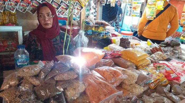Jelang Ramadan, Pedagang Sembako di Pasar Bersehati Alami Penurunan ...