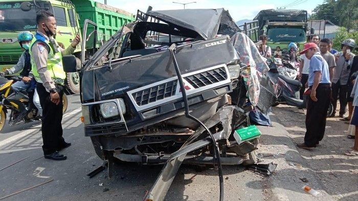 Kecelakaan Maut Pukul 16 00 Wib 2 Orang Tewas Mobil Pikap Terpental