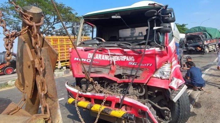 Kecelakaan Maut Tadi Pukul 07 00 Wib 2 Orang Tewas Tabrakan Beruntun