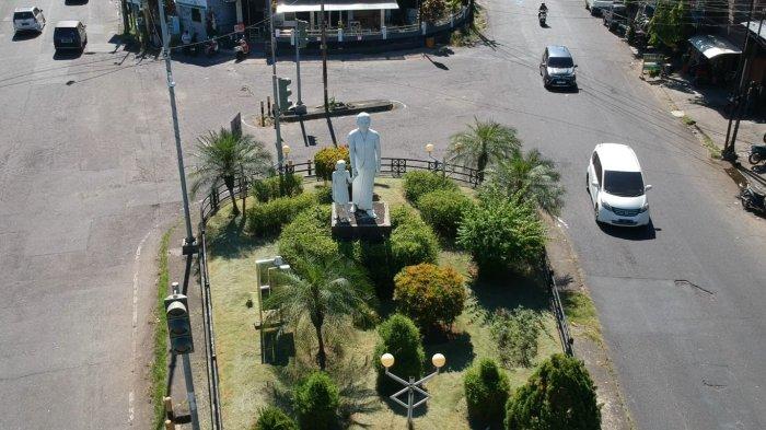 Berita Foto: Patung Ibu dan Anak Maria Walanda Maramis di Manado ...