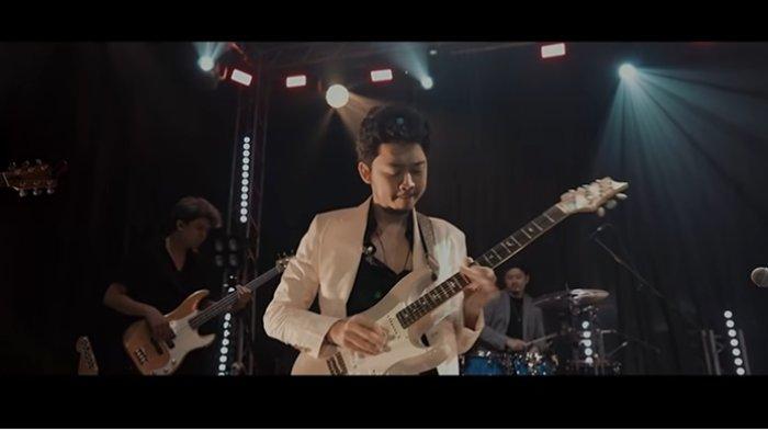 Arti Lagu One Only - Pamungkas, Lirik Penuh Makna Cinta: I'm Happiest ...