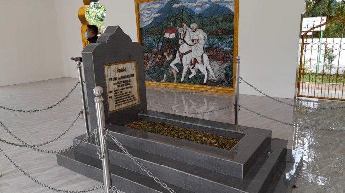 Cerita Wisatawan Asal Prancis Saat Berziarah di Makam Tuanku Imam ...