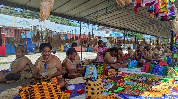 Belanja Noken dari Mama-mama di Tengah Gelaran PON XX Papua 2021 ...