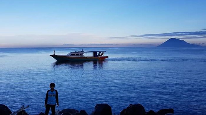 Menikmati Indahnya Panorama Pantai Boulevard Manado - Tribunmanado.co.id