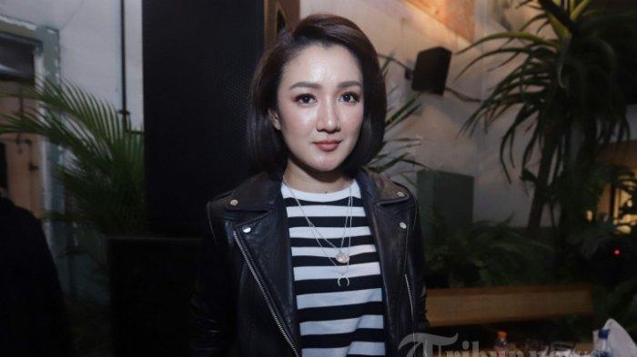 Potret Melly Mono, Cinta Pertama Ariel Noah, Lebih Cantik Dari Para ...