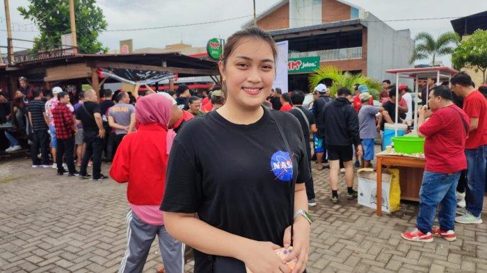 Cewek Manado Michelle Theresia Hermanus Senang Bisa Foto Bersama Ganjar ...