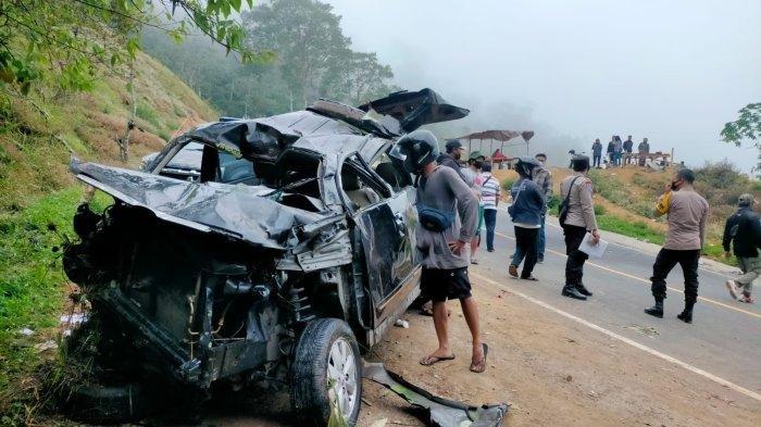 Kecelakaan Maut Pukul 16 20 Wita Seorang Pns Tewas Mobil Jatuh Ke