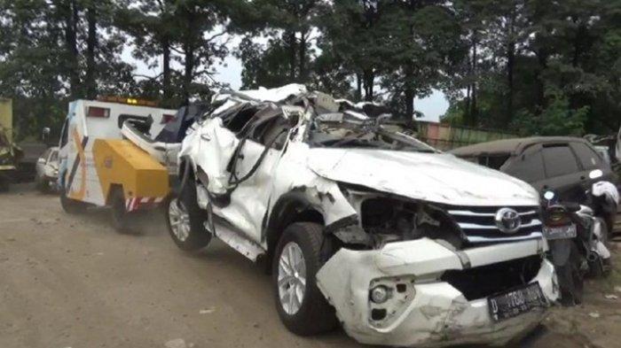 Kecelakaan Maut di Tol Cipularang, Pengemudi Anak-anak, Mobil Fortuner Ringsek Tabrak Pembatas ...