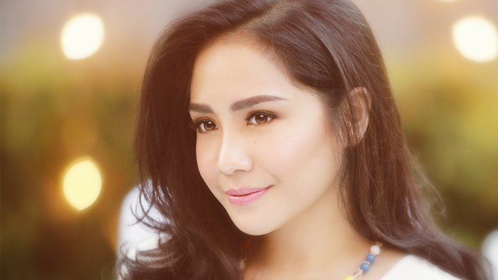 Nagita Slavina Pakai Baju Murah Seharga Ratusan Ribu Rupiah Tampil di TV, Netizen Juga Bisa Beli ...