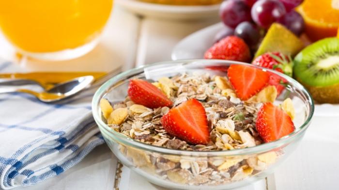 5 Manfaat Oatmeal yang Perlu Kamu Tahu. Cocok Untuk Sarapan Besok Pagi ...