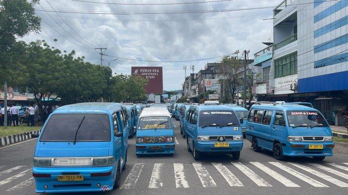 Ini Pendapatan Sopir Mikro di Kota Bitung Sulawesi Utara dalam Sehari ...