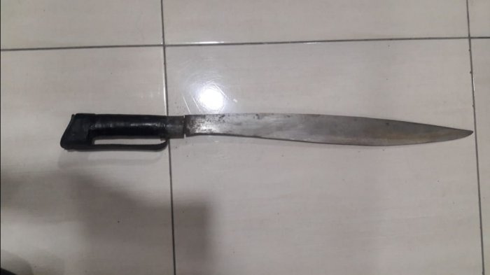 Ini Parang yang Digunakan AL Untuk Menebas Leher Grandy Roboth Warga ...