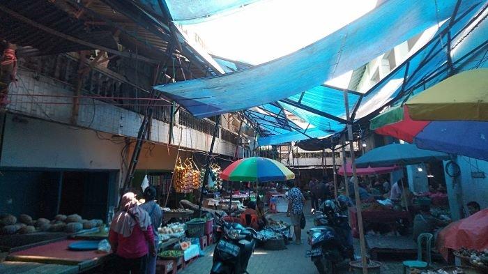Atap Lorong Pasar 23 Maret Kotamobagu Sulut Jebol, Pedagang Harap Cepat ...
