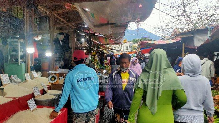 H-1 Jelang Lebaran, Pasar Girian Dipadati Warga - Tribunmanado.co.id