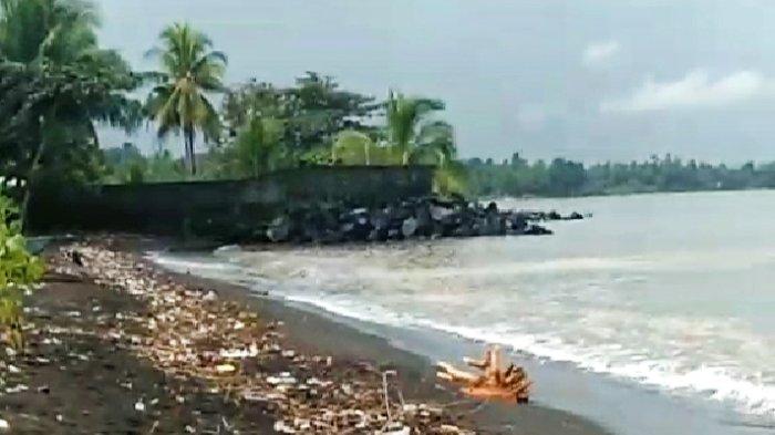 Sampah Plastik Penuhi Bibir Pantai Tumpaan Minsel - Tribunmanado.co.id