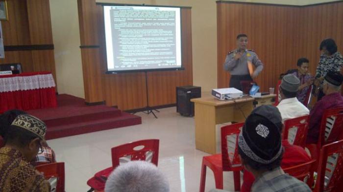 Brammy Ceramahi Tokoh Masyarakat Bolsel - Tribunmanado.co.id