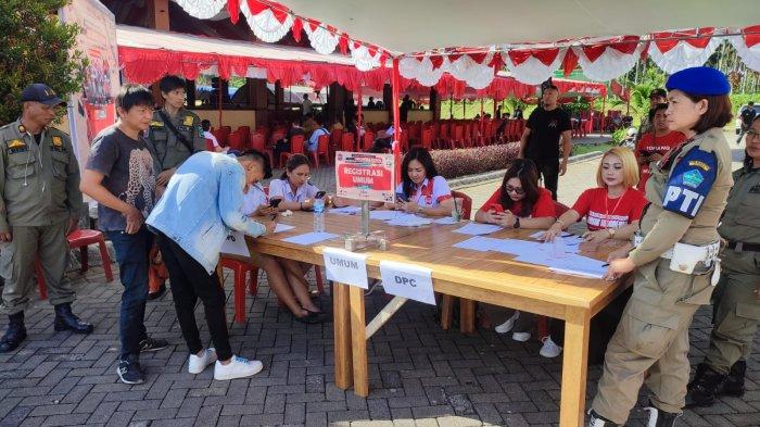Pengunjung Mulai Lakukan Registrasi dalam Acara Musik Indonesia Keren ...