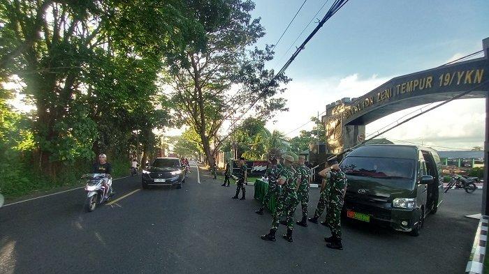 Selama Ramadan 2023, TNI AD Yonzipur 19 YKN di Minut Berbagi Takjil Gratis - Halaman all ...