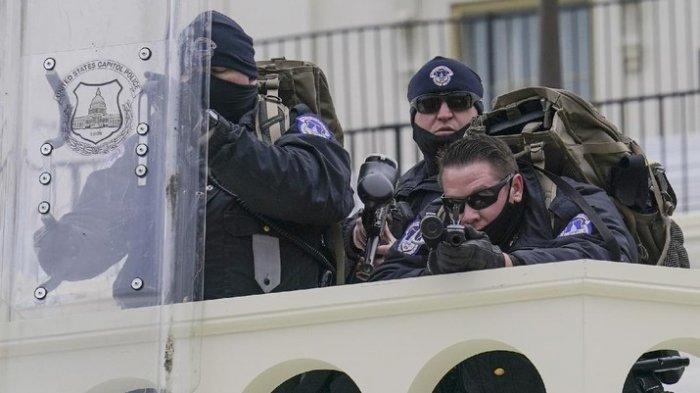 Polisi Tewas Diserang Pendukung Donald Trump di Gedung Capitol, Satu ...