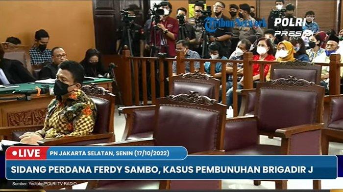 Potret Ferdy Sambo saat Disidang di PN Jaksel, Bawa Buku dan Duduk Diam dengan Wajah Murung ...