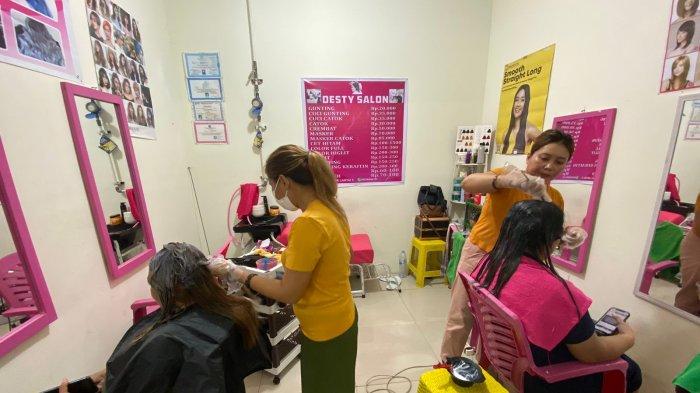 Jelang Natal, Salon Kecantikan di IT Center Manado Sulawesi Utara ...