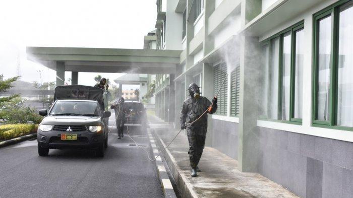 FOTO, Markas Kodam XIII Merdeka di Manado Sulut Disemprot Disinfektan ...