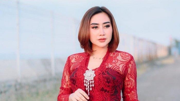 Sosok Luluk Sofiatul Jannah, Istri Polisi yang Viral Bentak Siswi Magang, Ternyata Selebgram ...