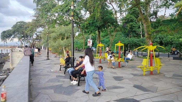 Begini Potret Malalayang Beach Walk Manado di Akhir Pekan ...