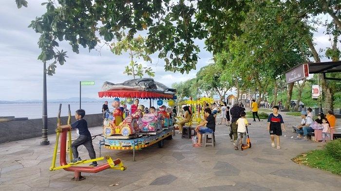 Begini Potret Malalayang Beach Walk Manado di Akhir Pekan ...