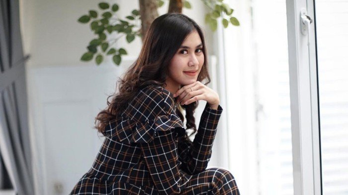 Segera Menikah Dengan Jeje, Syahnaz Malah Posting Foto Pria Tampan ...