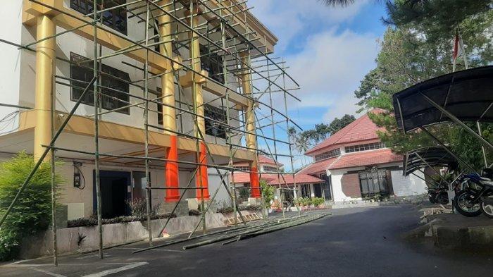 Kantor Setda Pemkot Tomohon Mulai Berubah Merah - Tribunmanado.co.id
