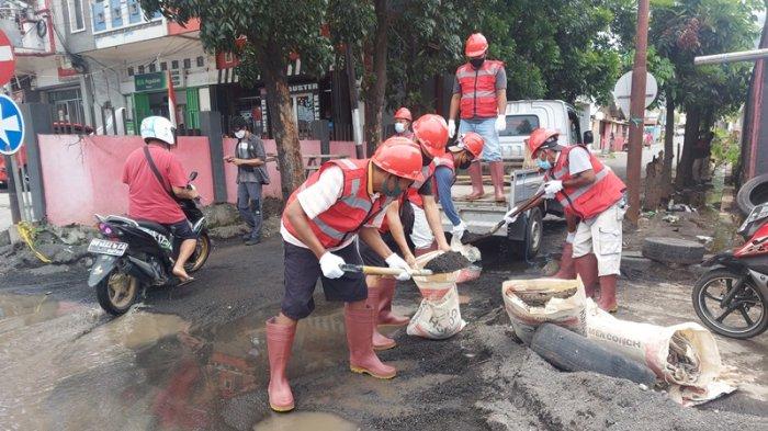 Saluran Utama Bermasalah, Hubungi Tim Helm Merah Dinas PUPR Kota Bitung ...
