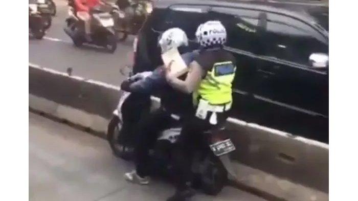 Viral Pemotor Ngamuk dan Ludahi Polisi Gegara Ditilang, Padahal Memang Tak Pakai Helm di Jalan ...