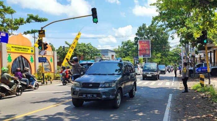 Kondisi Terkini Simpang Empat Durenan Trenggalek saat Arus Balik ...