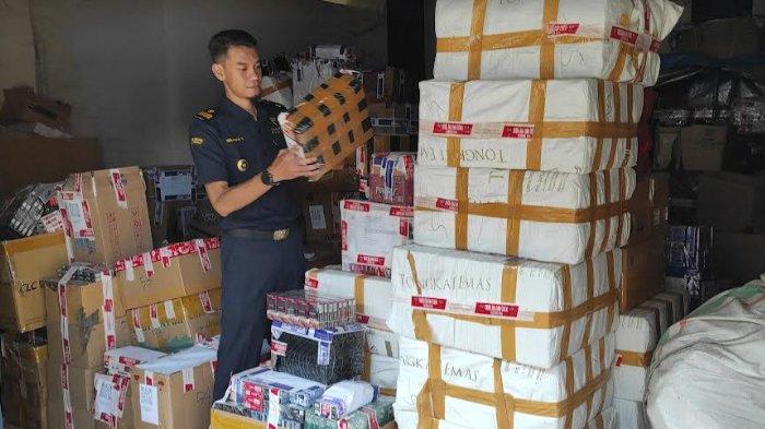 Bea Cukai Blitar Sita 840 Ribu Batang Rokok Ilegal yang Hendak Dikirim ke Lampung Pakai Bus ...