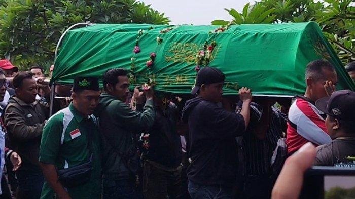 Sosok Bejo Sugiantoro di Mata Para Bonek yang Mengantar ke Peristirahatan Terakhir ...