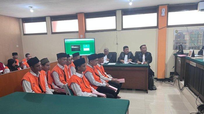 Delapan Terdakwa Jaringan Pabrik Narkoba Malang Didakwa Hukuman Mati ... Delapan Terdakwa Jaringan Pabrik Narkoba Malang Didakwa Hukuman Mati ...