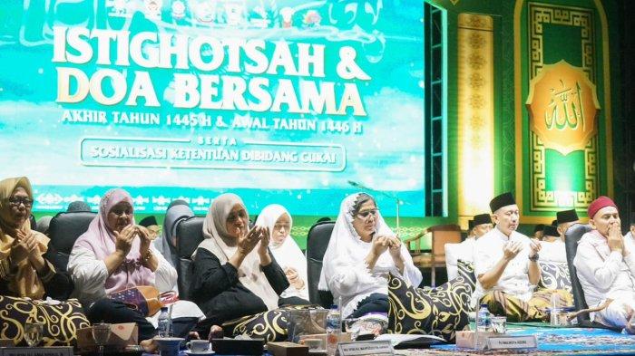 Di Ponpes Lirboyo Kediri Ribuan Jamaah Istighotsah dan Doa Bersama Menyambut Tahun Baru Islam ...
