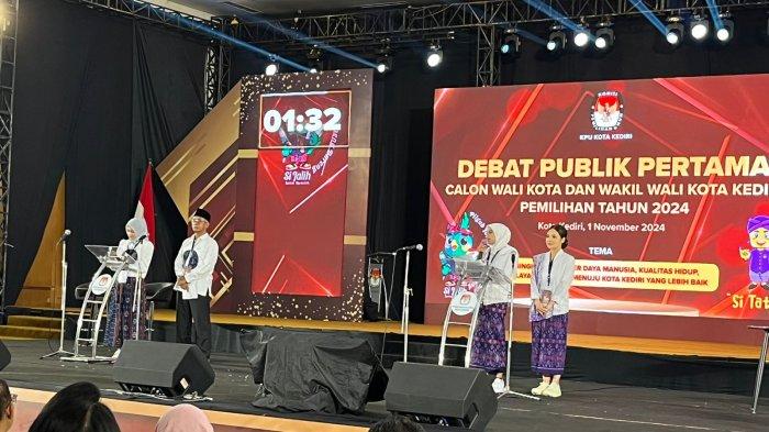 Debat Perdana Pilkada Kota Kediri 2024, Dua Paslon Saling Adu Gagasan - Tribunmataraman.com