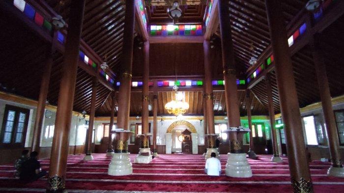 Masjid Agung Kota Blitar Berusia 129 Tahun, 16 Pilar Kayu Jadi Simbol ...