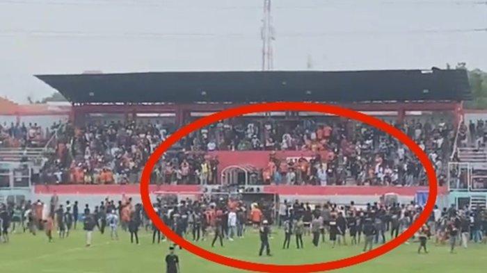 KRONOLOGI Ricuh Supoter Persekabpas Usai Timnya Kalah 2-1 Lawan Tornado ...