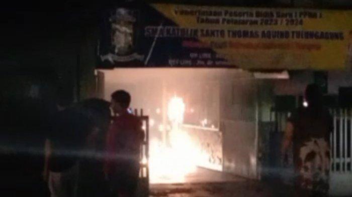 Kotak KWH Meter SMA Katolik Tulungagung Terbakar, Muncul Ledakan dan ...