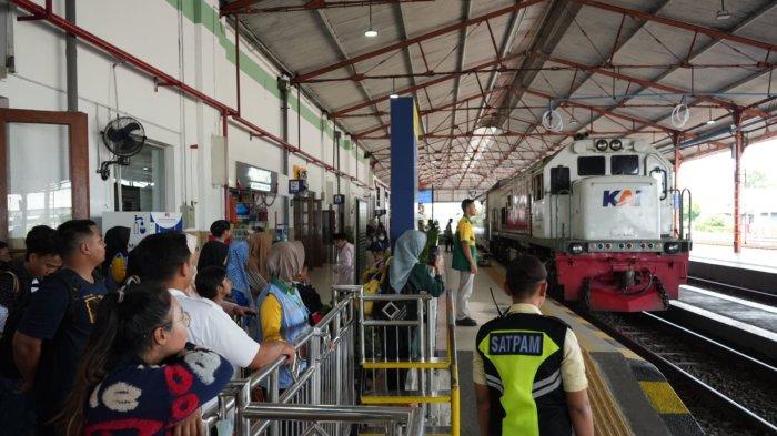 Nataru 2025: Kereta Api Jadi Pilihan Favorit Saat Libur, Ribuan ...