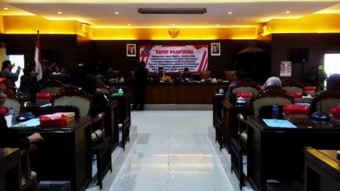 Semua Fraksi DPRD Nganjuk Kompak Tak Bacakan Pandangan Umum Atas ... Semua Fraksi DPRD Nganjuk Kompak Tak Bacakan Pandangan Umum Atas ...