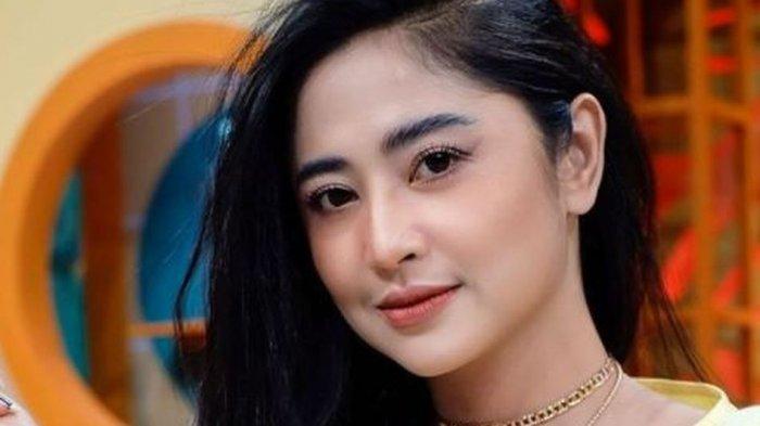 Sapi Kurban Dewi Perssik Ditolak Ketua RT, Artis Cantik yang Jadi Pedangdut Ini Beri Penjelasan ...